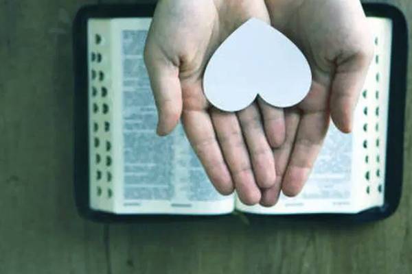 5 Doa Kristen untuk Perpuluhan di Gereja - YuKristen